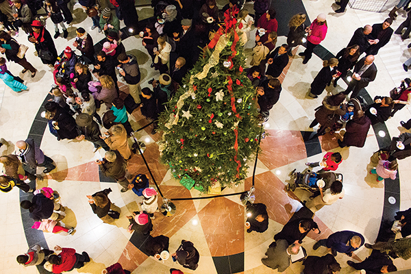 Celebrate the 'dazzle' at Aurora's holiday tree lighting ceremony ...