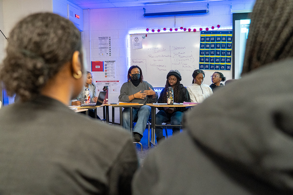 MAKING HISTORY: Aurora students laud pilot Black history class caught ...