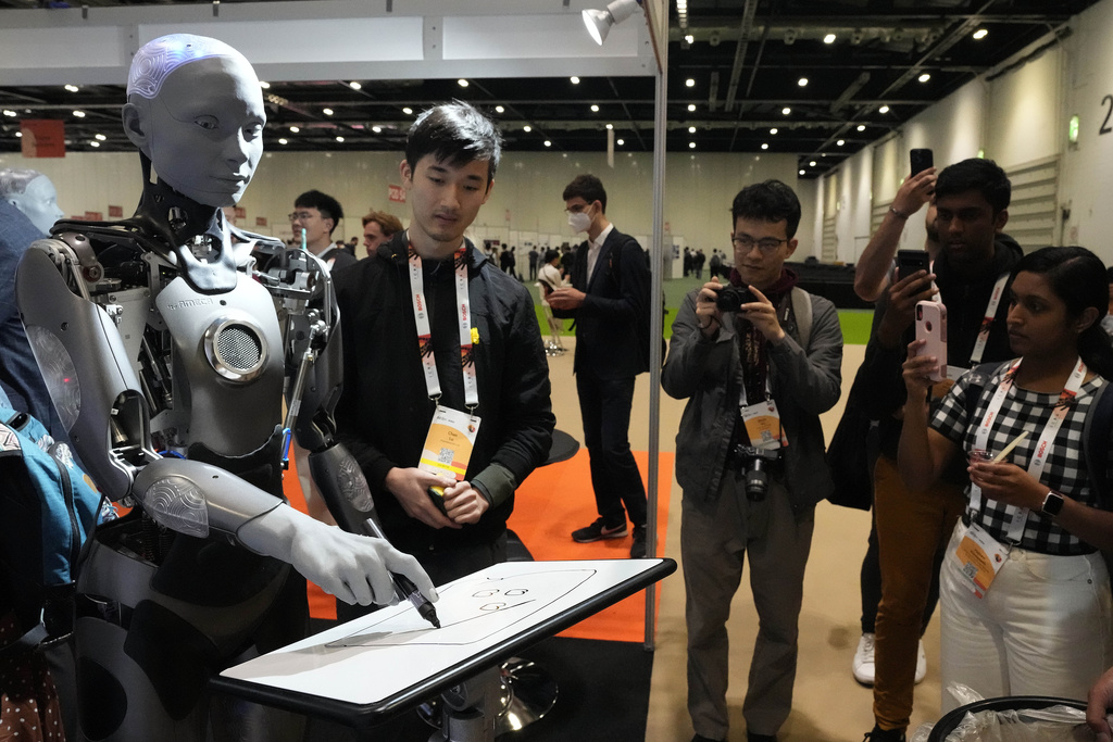 What's new in robots? An AI-powered humanoid machine that writes poems ...