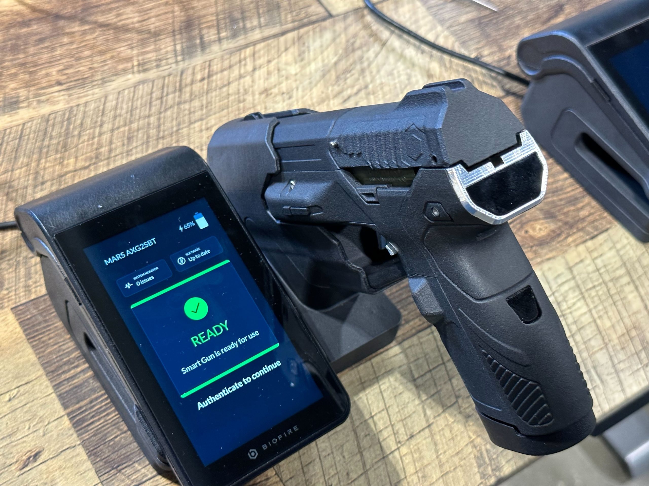 Metro company offers first commercially available 'smart guns ...