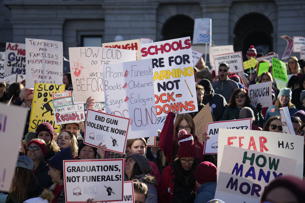 Semi-automatic gun ban nixed in Colorado's Democratic-controlled ...