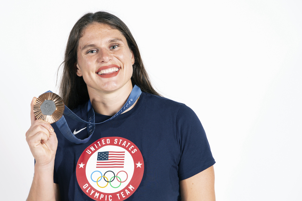 Paris Olympics sweetheart: rugby player Ilona Maher promotes body ...