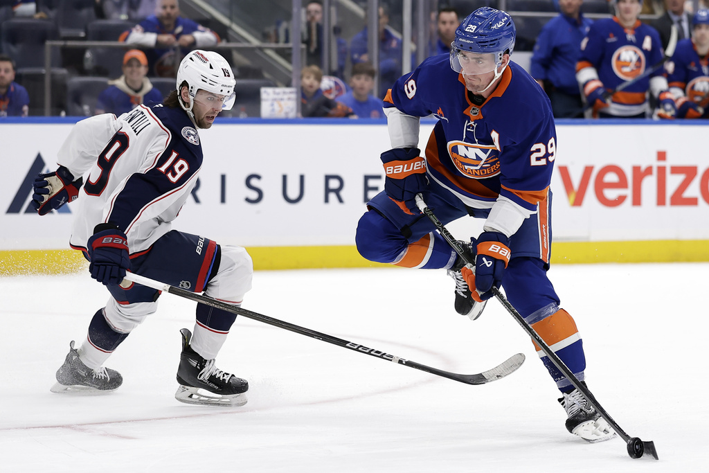 Avs acquire Brock Nelson from the Islanders on the eve of the NHL trade ...