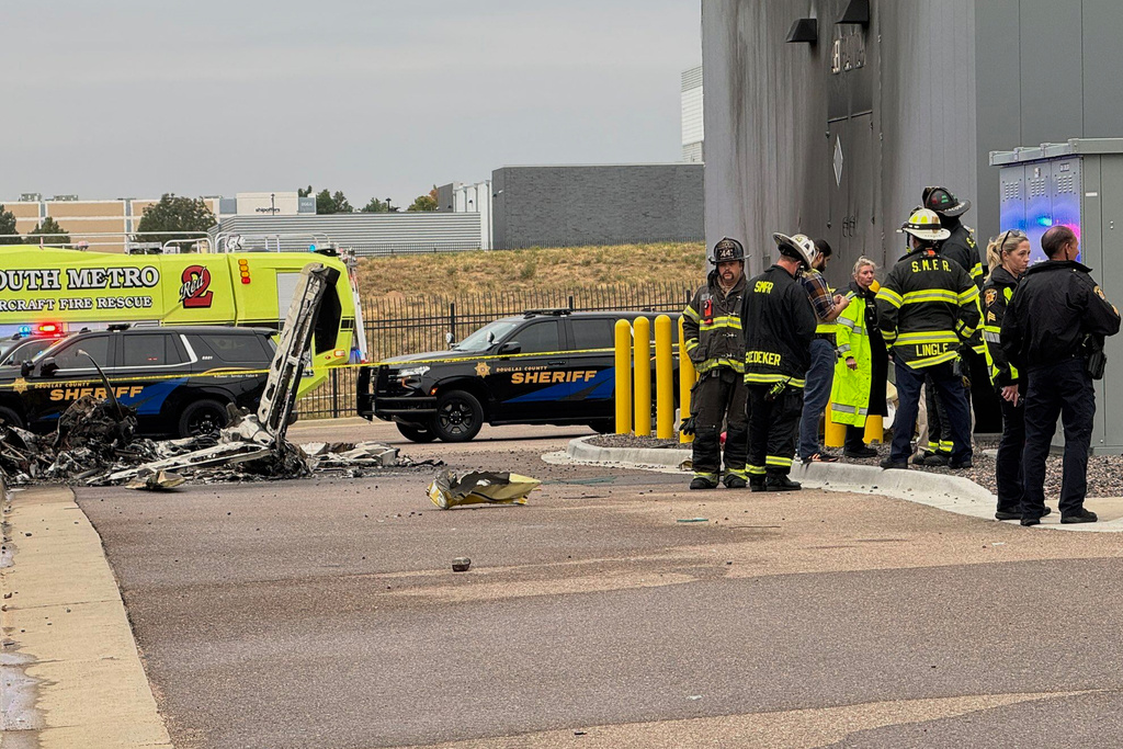 2 people die in small plane crash near Centennial Airport - Sentinel ...